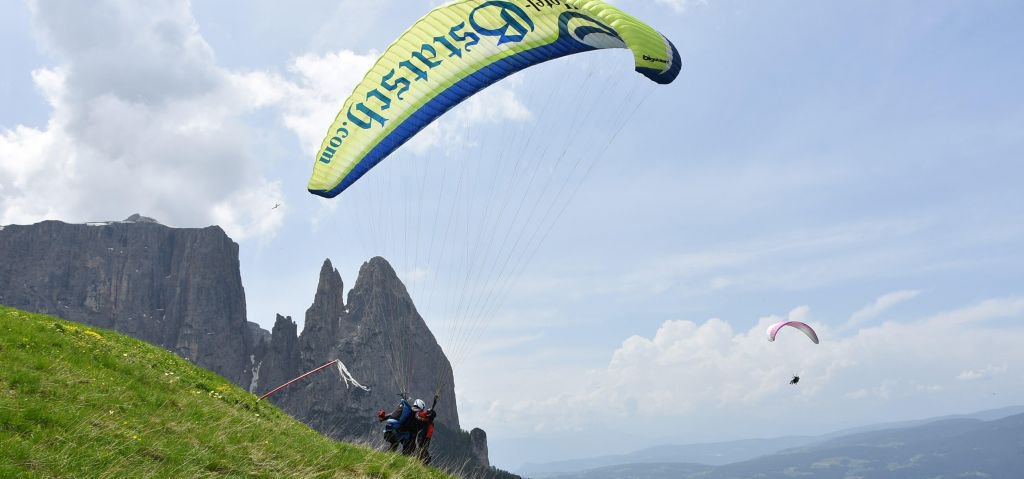 Paragliding in South Tyrol | Tandemfly South Tyrol - Paraglider Alpe di ...