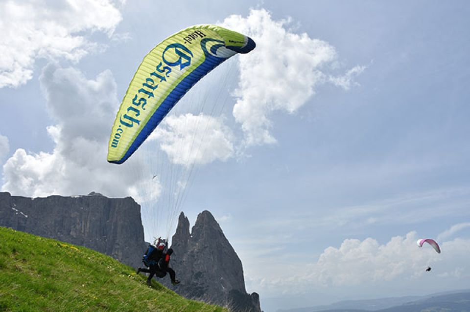 Paragliding in South Tyrol | Tandemfly South Tyrol - Paraglider Alpe di ...